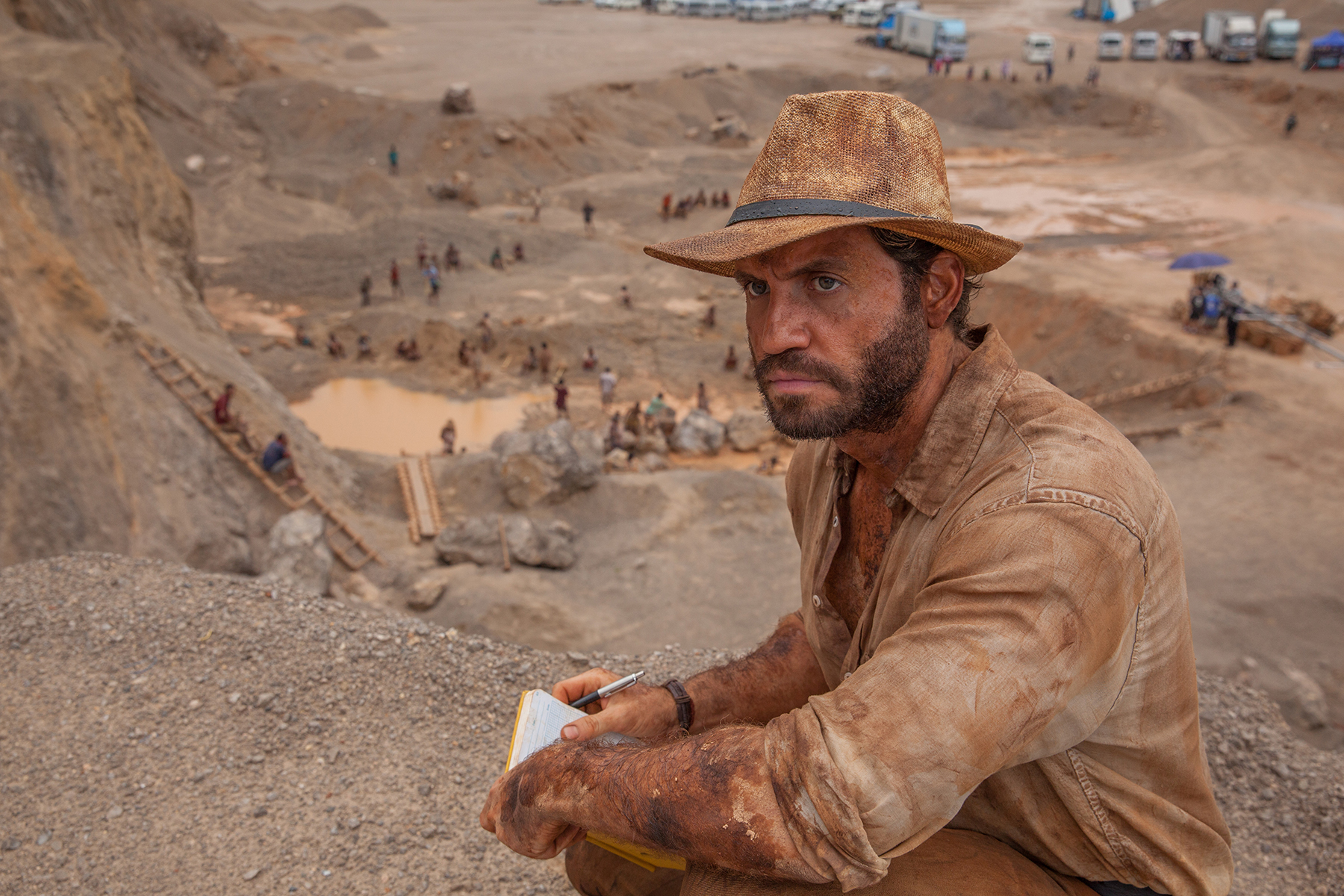 GOLD - Behind The Lens Online